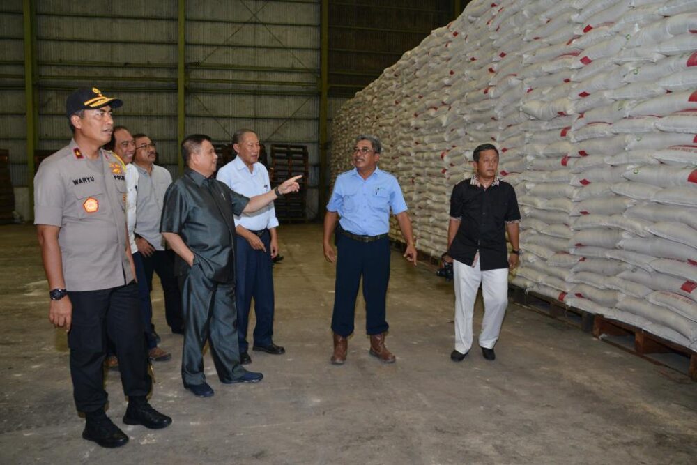 Kunjungi PG Tolangohula, Idris Sebut Stok Gula di Gorontalo Aman