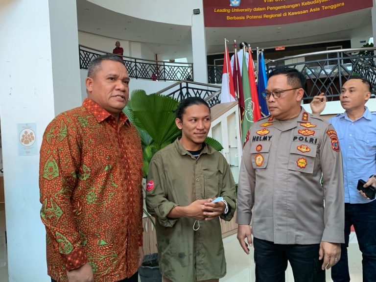 Sanksi Yunus Pasau, Buat Paper Dengan Tema "Indonesia Dalam Pusaran Energi Politik Dunia" | Read.id