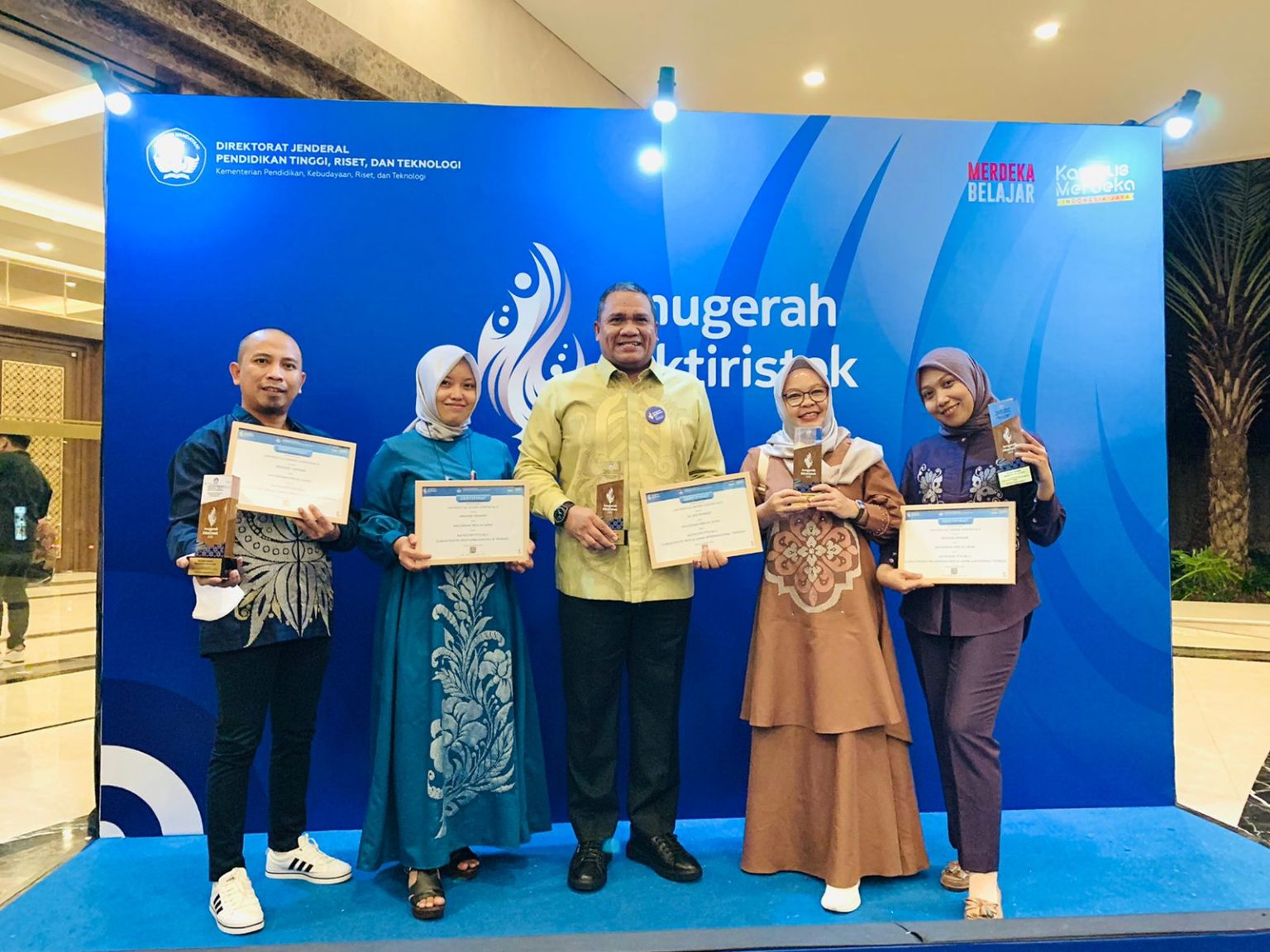 Universitas Negeri Gorontalo Terima Penghargaan Pada Anugerah Kerja Sama Diktiristek | Read.id