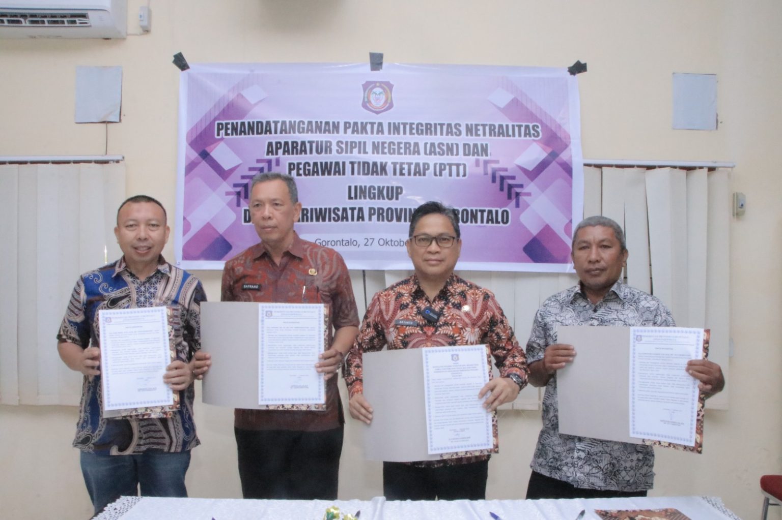 PNS dan PTT di Dinas Pariwisata Provinsi Gorontalo Menandatangani Fakta Integritas dan Ucapkan ...