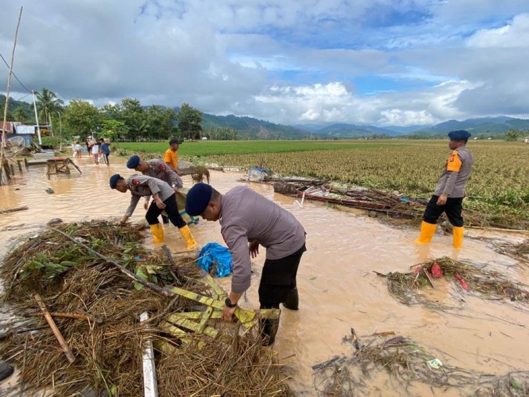 Tim SAR Brimob Dikerahkan Lakukan Evakuasi Banjir di Gorut | Read.id