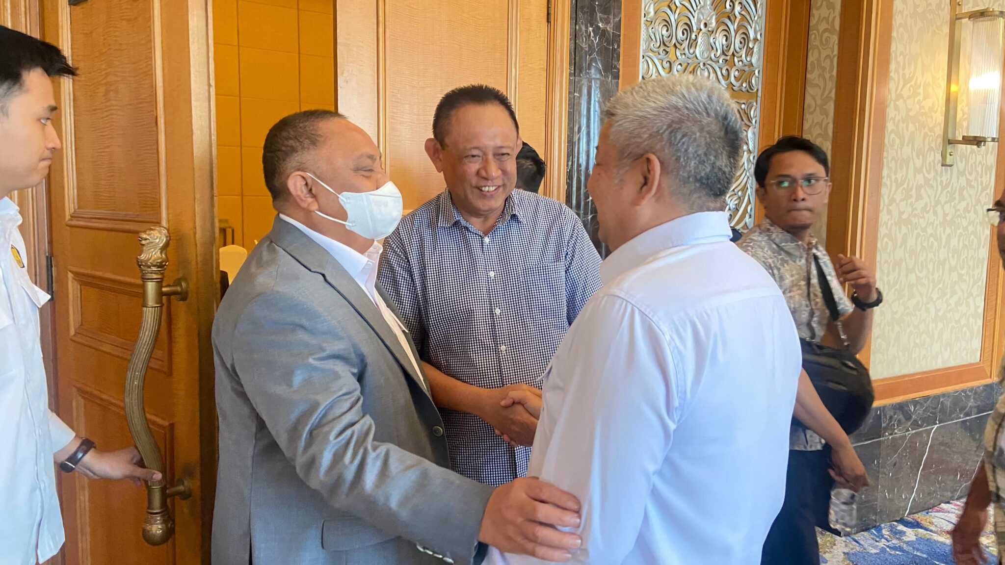 Perjuangkan 2.500 Sambungan Listrik Gratis, Rusli Habibie Gaet Dukungan Gubernur Gorontalo | Read.id