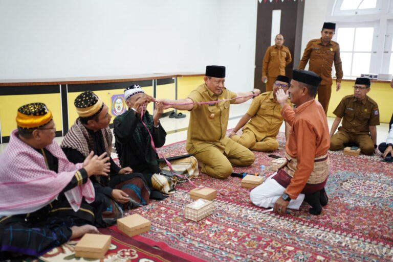 Lewat Prosesi Adat Momayango, Peletakan Batu Pertama Islamic Center ...